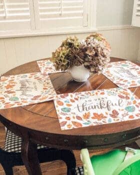4 Ways to Decorate a Round Table for Fall